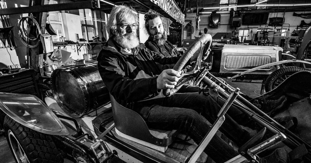 Autorestaurateur Bas Jansen uit Wesepe maakt werk van zijn vaders hobby ...