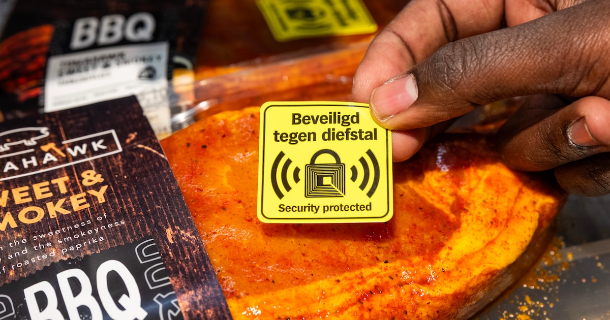 Sticker in strijd tegen winkeldiefstal: dit vlees is ‘beveiligd ...