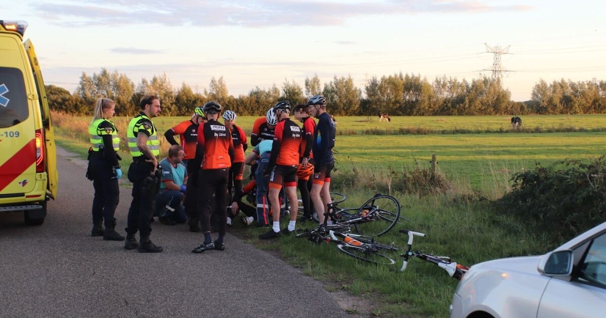 Wielrenner botst in Zwolle met groepsgenoot en valt | Zwolle | De ...