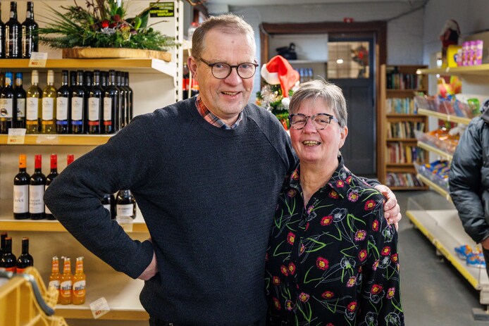 Op oudejaarsdag is de buurtsuper in Ossenzijl voor het allerlaatst open ...