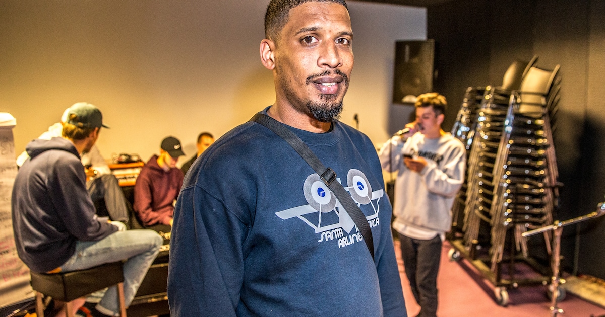 Zwolse rapper Rico rapt op #ADEMBENEMEND over zijn ‘witte kinderen’ als ...