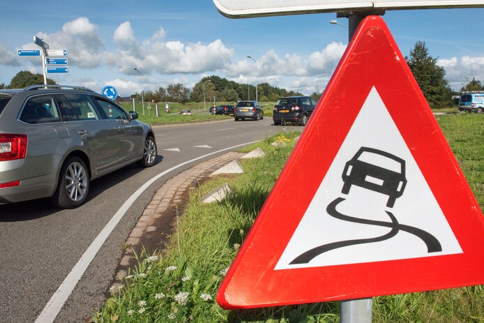 Slipgevaar op rotondes Harderwijk | Harderwijk | destentor.nl