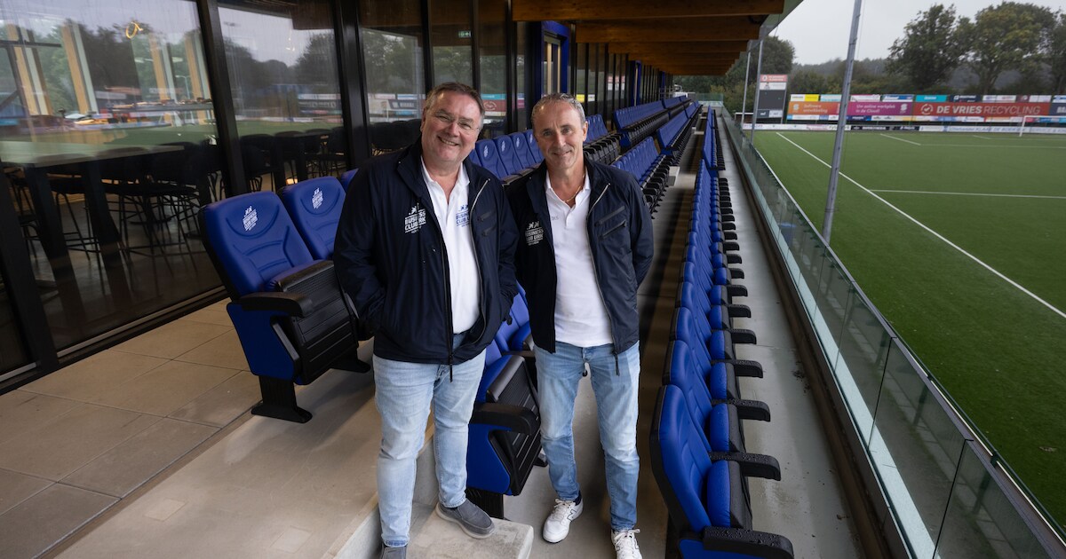 Trots laten Jan en Jos het nieuwe clubgebouw van SV Urk zien: ‘Dit is ...