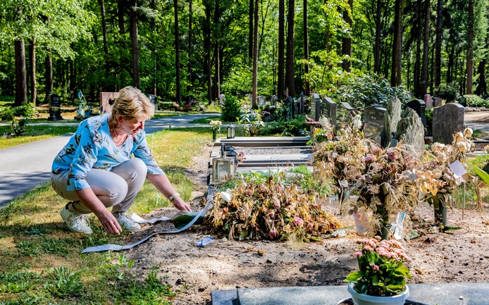 Dit ‘straatje’ op begraafplaats toont het verdriet van Heerde: ‘Ik denk ...