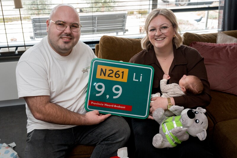 Amber bevalt op vluchtstrook van zoon Seff en krijgt uniek aandenken ...