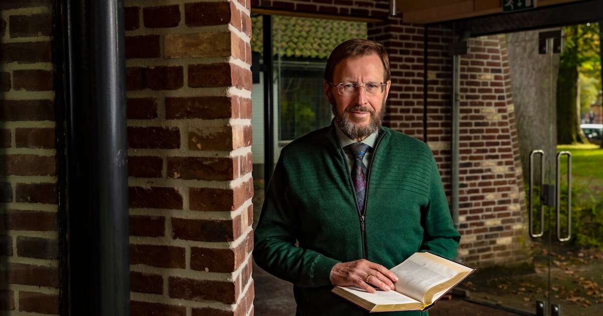 Eric Peels uit Oene beslist over dilemma’s in nieuwe bijbelvertaling ...