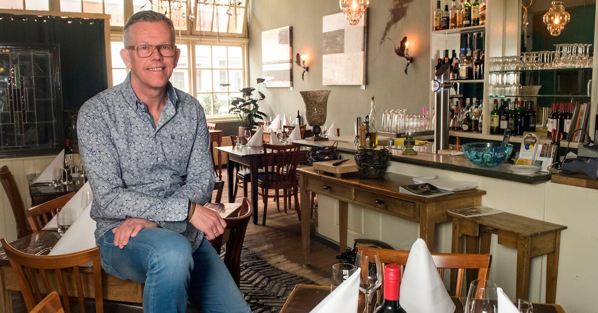 Gastheer JP van der Velde van De Dolle Griet praat veel met de gasten ...