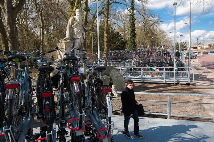 Tijdelijke fietsenstalling loopt vol | Deventer | destentor.nl