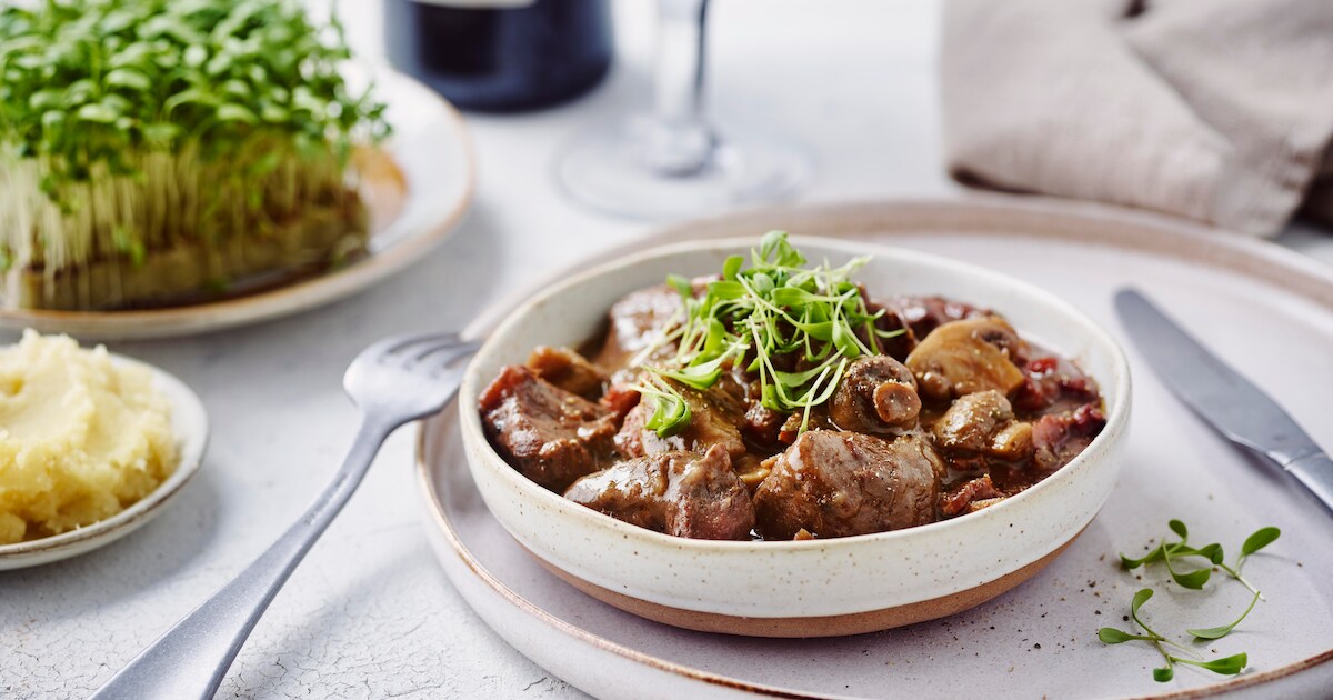 Stoofpotje met jachtsaus en champignonsoep in buurthuis De Poort ...