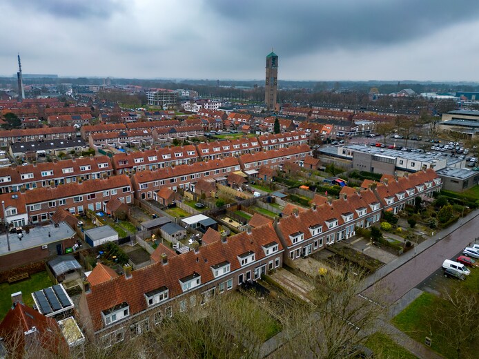 Wat vinden bewoners van oudste huizen in Emmeloord van naderende sloop ...