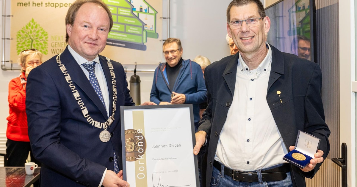 Erepenning van Almere uitgereikt aan inwoner John van Diepen | Almere ...