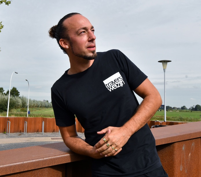 Zwolse jongerenwerker Cor on a mission: blijf binnen! | Zwolle ...