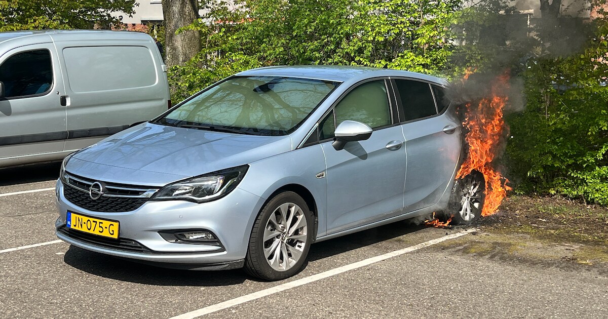 Opnieuw staat de auto van Marco in brand, deze keer is die niet meer te ...