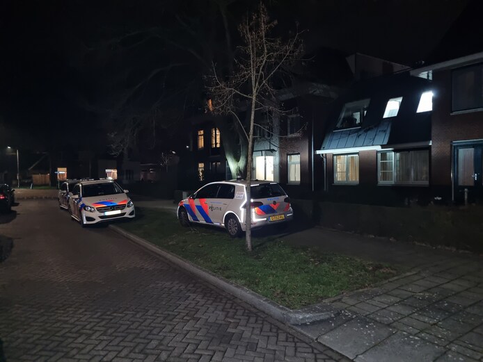 Man (29) raakt gewond bij vermeende woningoverval in Vorden, politie tast in het duister ...