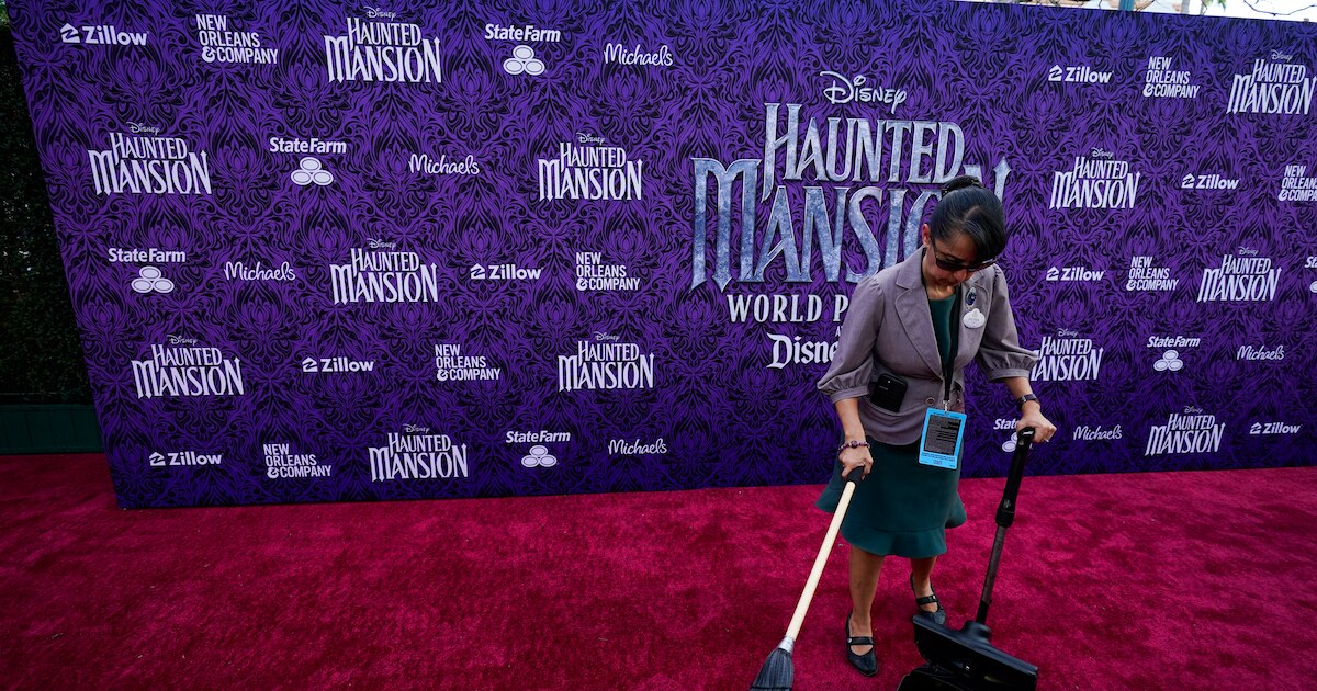 Eerste première zonder acteurs door staking, alleen crewleden op ...